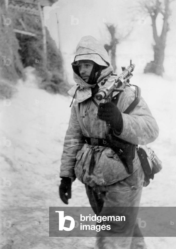 Image of German machine-gunner on the Eastern Front, 1943 (b/w photo)