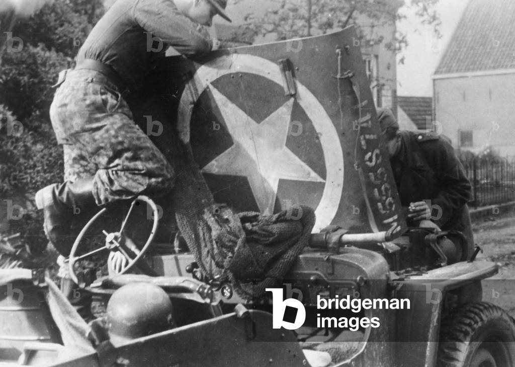 Image of Soldiers of the Waffen-SS inspect a British jeep in Holland,