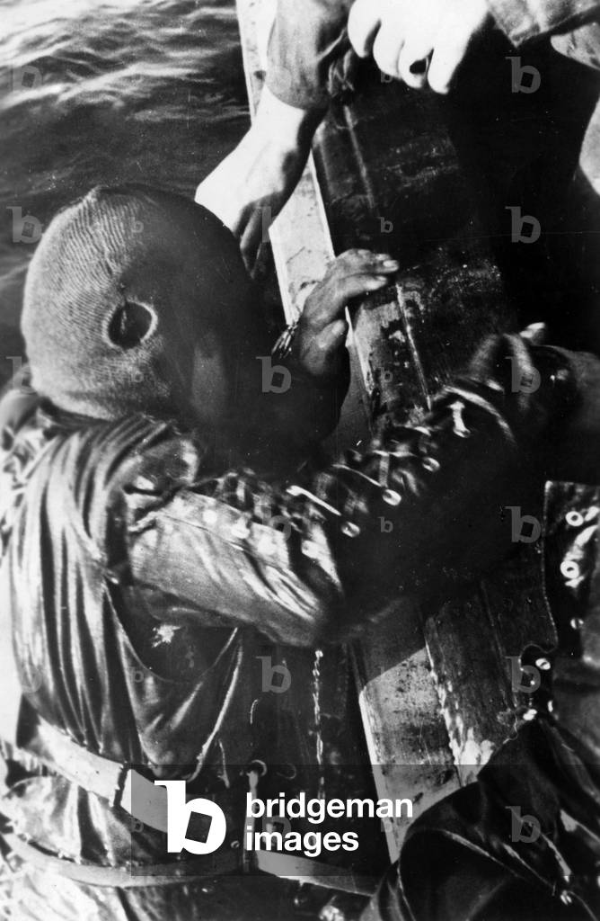 Image of German commando frogman in World War II, 1944 (b/w photo)