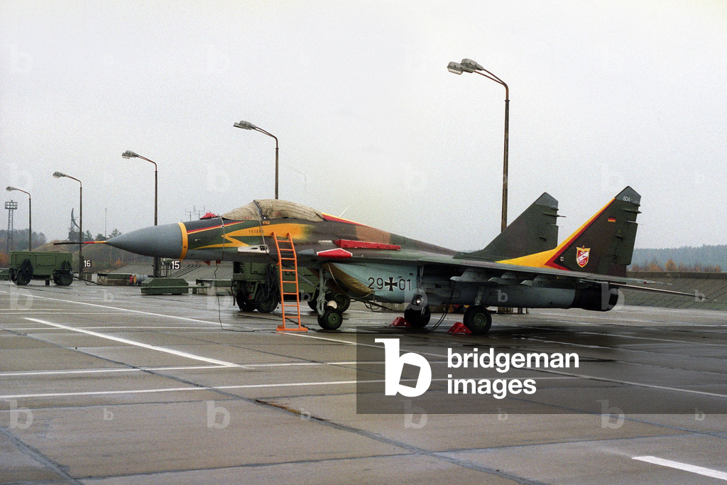 Image of Übernahme der NVA durch die Bundeswehr: Kampfflugzeug MIG-29 ...