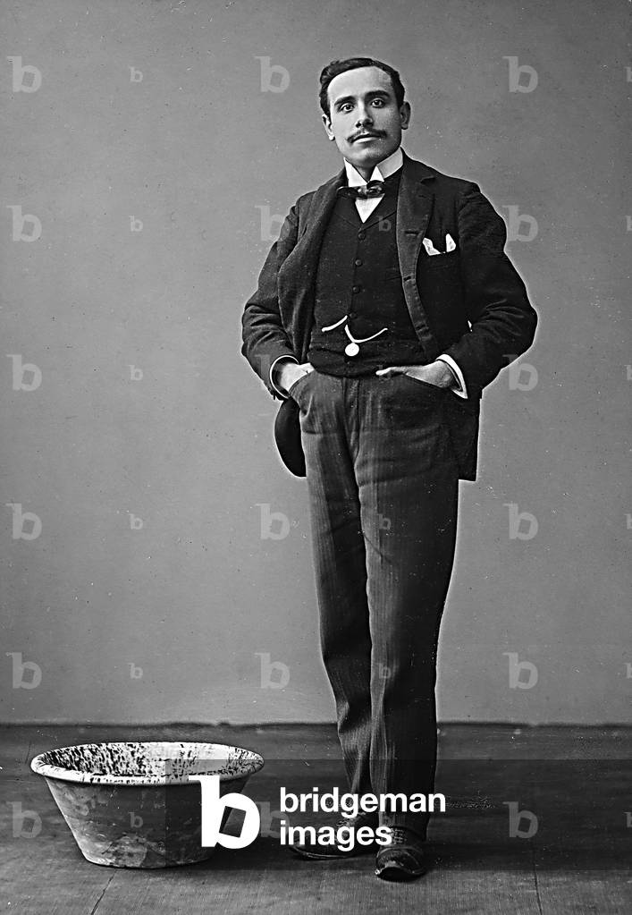 Image of Warren Vermon William posing next to a vase