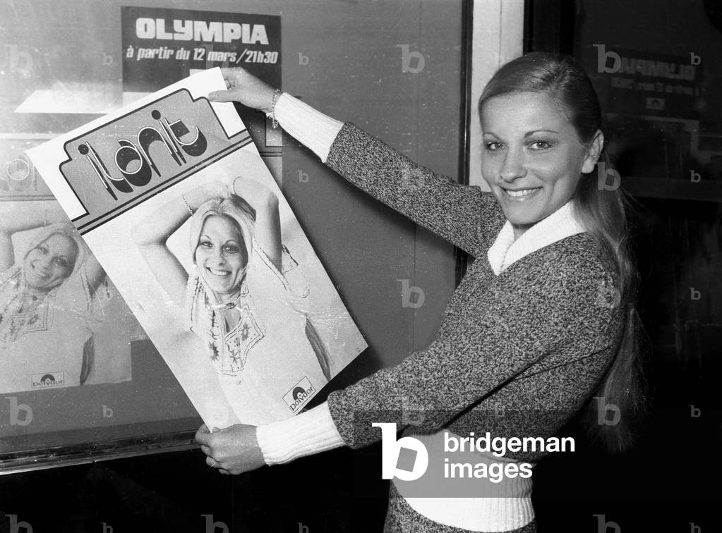 Image of Israeli Singer Ilanit showing the poster for her concert at