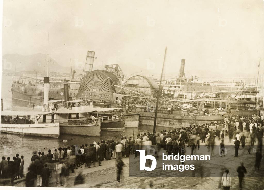 Image of SS Hankow gutted by fire, 1906 (b/w photo) [1998/028/1/1/122]