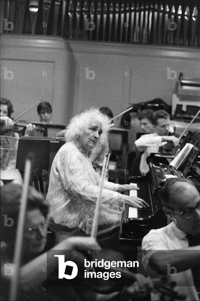 Image of Elly Ney (1882-1968) with the Zurich Chamber Orchestra, 1967 (b/w