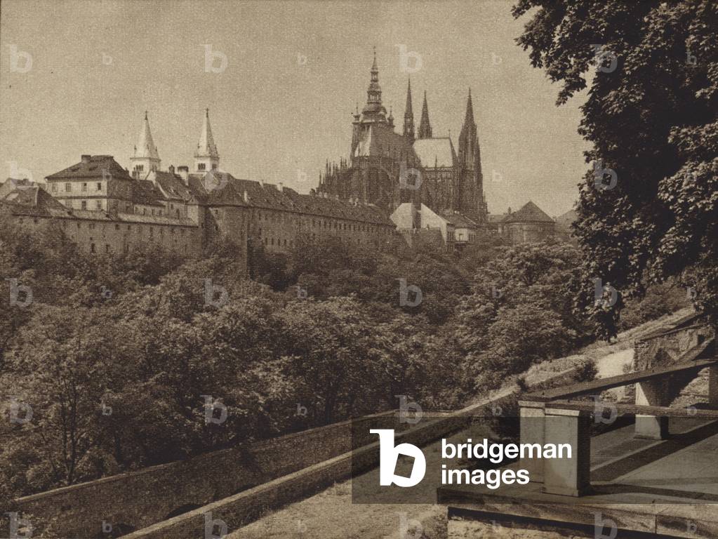 Image of Prague Castle and St Vitus Cathedral, Czechoslovakia, late ...