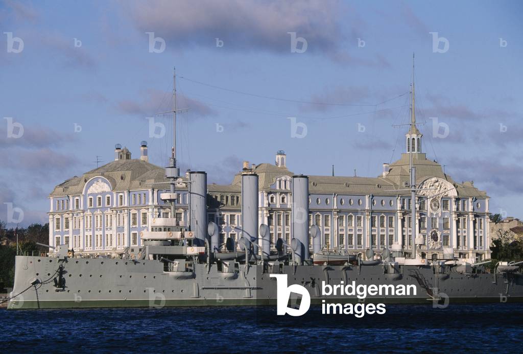 Image of Cruiser Aurora (Krejser Avrora, launched in 1900), moored in front