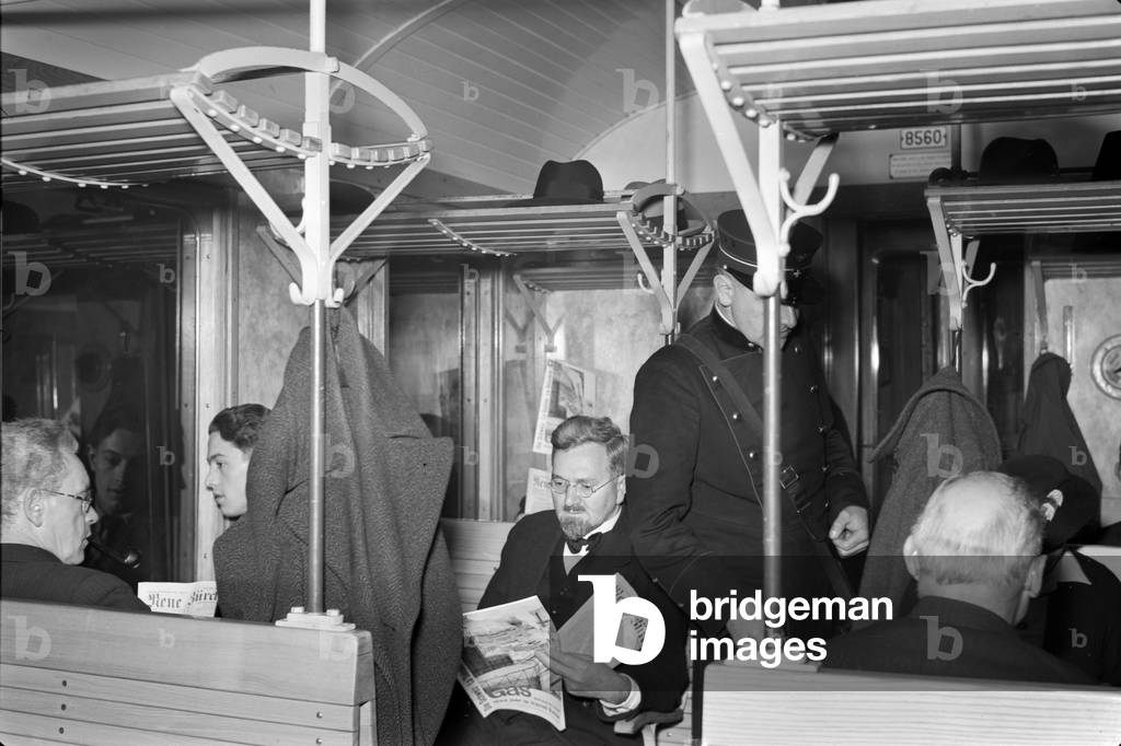 Image of Switzerland Press New Zuercher Newspaper, 1937 (b/w photo)