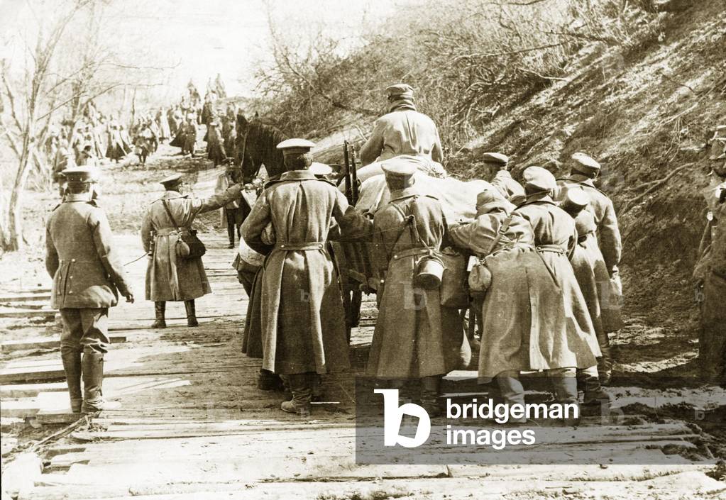 Image of German soldiers on a Serbian hill, 1916 (photo)