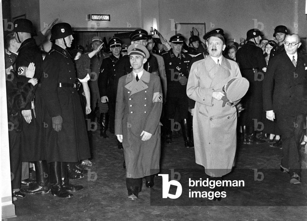 Image of Goebbels and Hitler at the day of 'Winter Help' (b/w