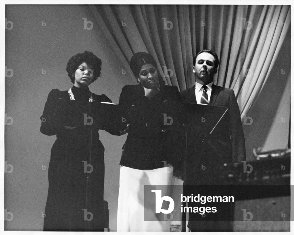 Image of Gwendolin Warren Sims, vocalist performing with Barbara Conrad ...