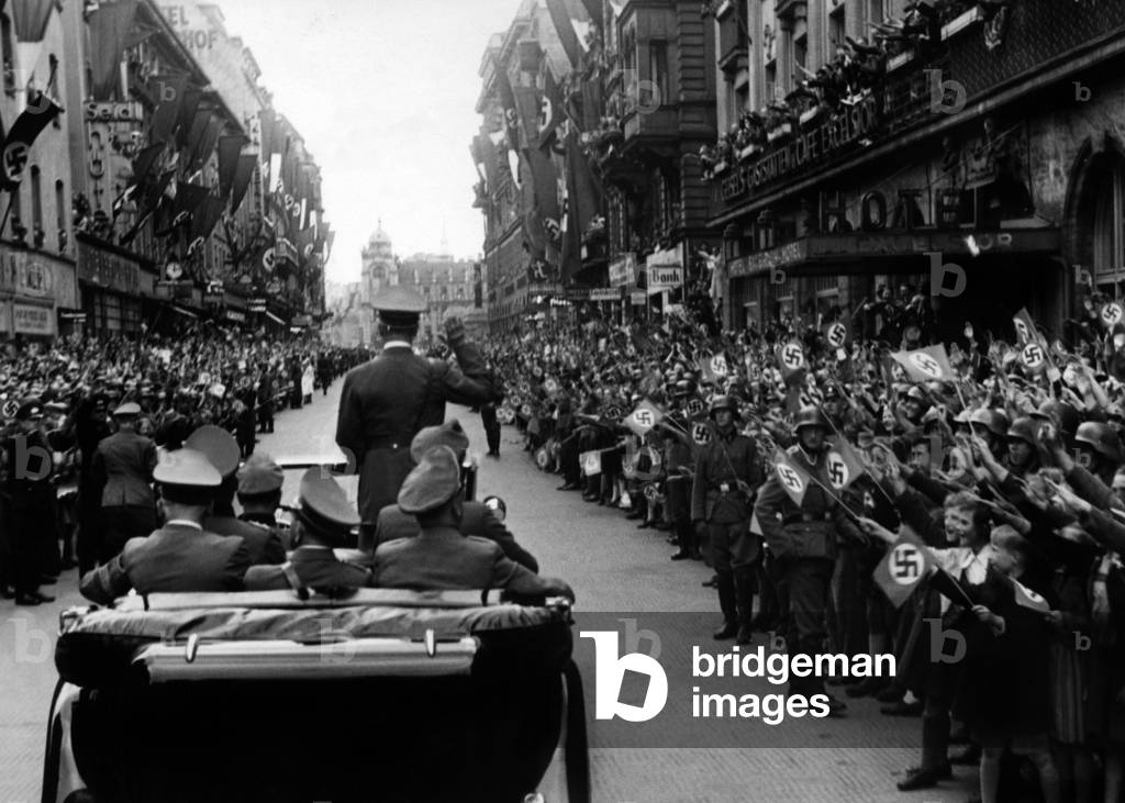 Image of Adolf Hitler moves into Munich after the victorious Western ...