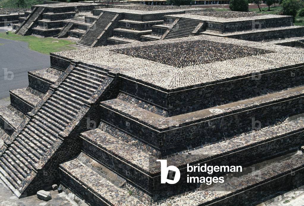 Image of Altars in the square of the Pyramid of the Moon,