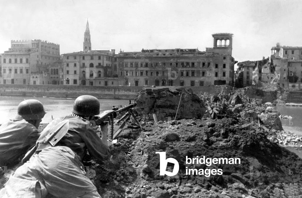 Image of Nazi German soldiers fighting in Florence, 1944 (b/w photo)