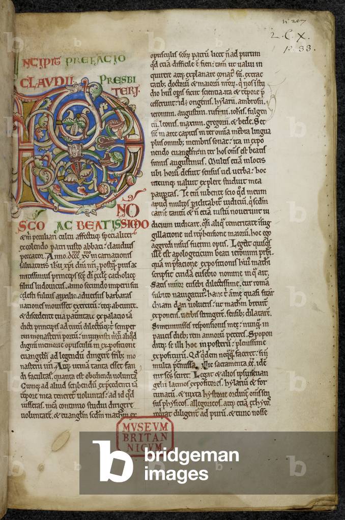 Image of Foliate initial 'D'(omino) with human heads, at the beginning of