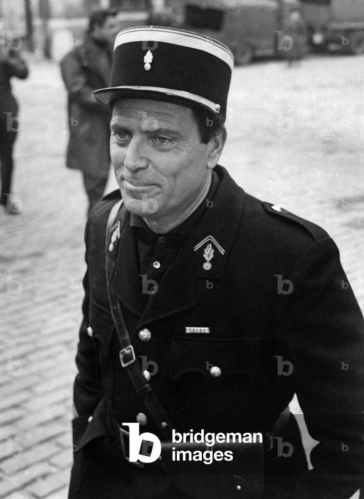 Image of Raf Vallone Lors Du Tournage Du Film " Retour En