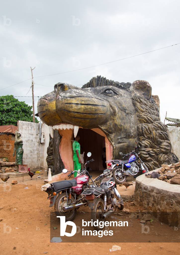 Image of Benin, Savalou, the voodoo covent of the royal palace lion
