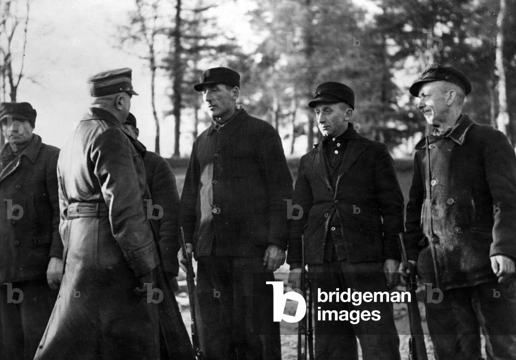 Image of Wilhelm Schepmann inspects Volkssturm units, 1944 (b/w photo)