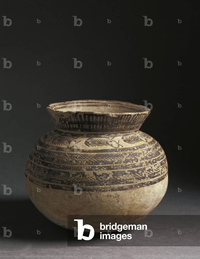 Image of Iraq, Tell Hassan site, vase with geometrical patterns, end of