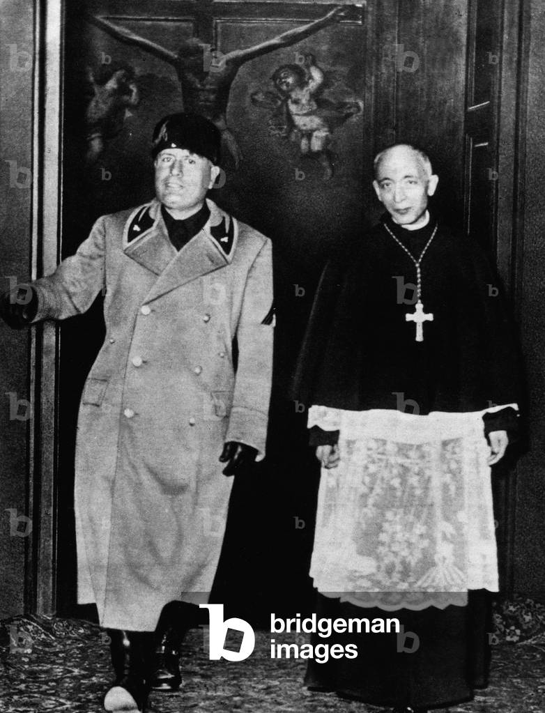 Image of Benito Mussolini paying a visit to Ildefonso Schuster