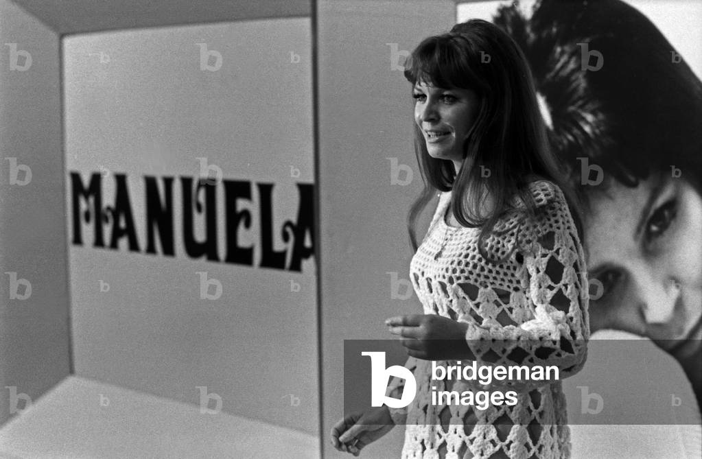 Image of German schlager singer Manuela at a German TV show, Hamburg