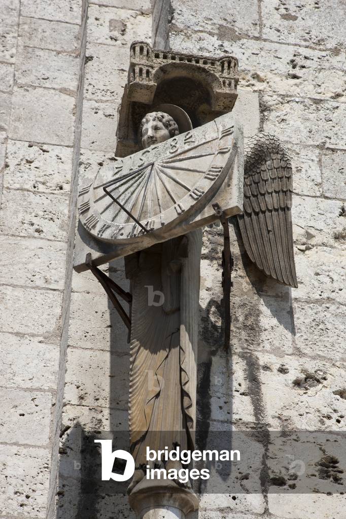 Image of Angel holding a sundial, west facade of the south tower
