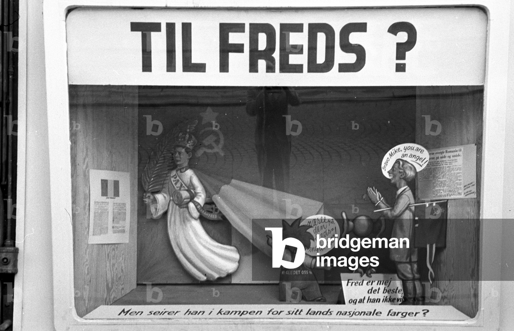 Image of WW2 Oslo 19440828 Window exhibition at the Grand Hotel ...