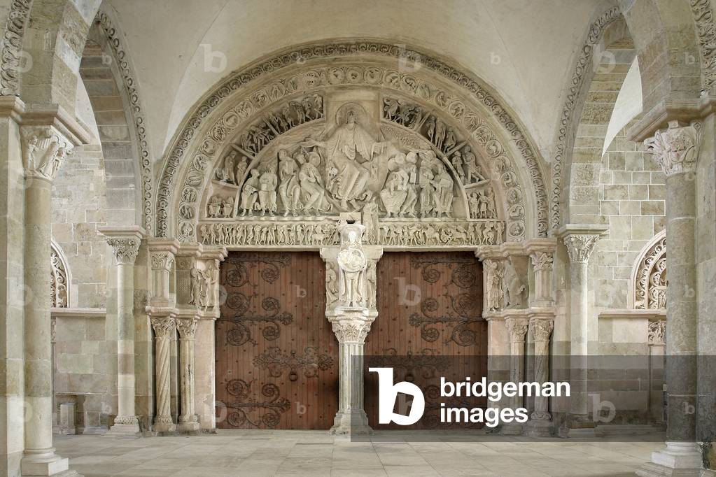 Image of Central portal and tympanum of the narthex of the Basilica