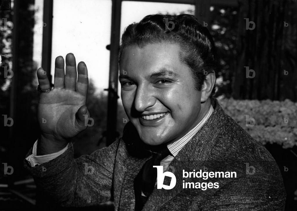 Image of Portrait of pianist Liberace (1919-1987) at a press conference on